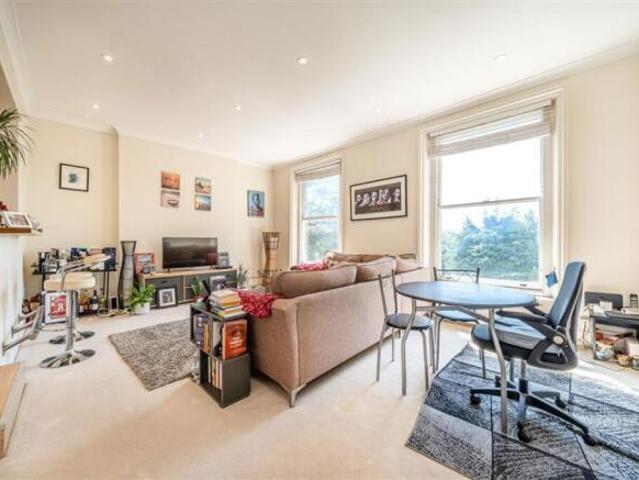 2 bedroom flat for rent in Hampton Road, Teddington, TW11
