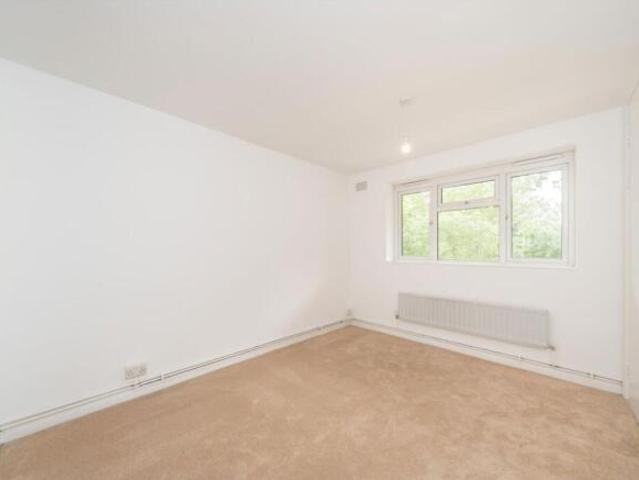2 bedroom flat for rent in Hampton Road, Twickenham, TW2