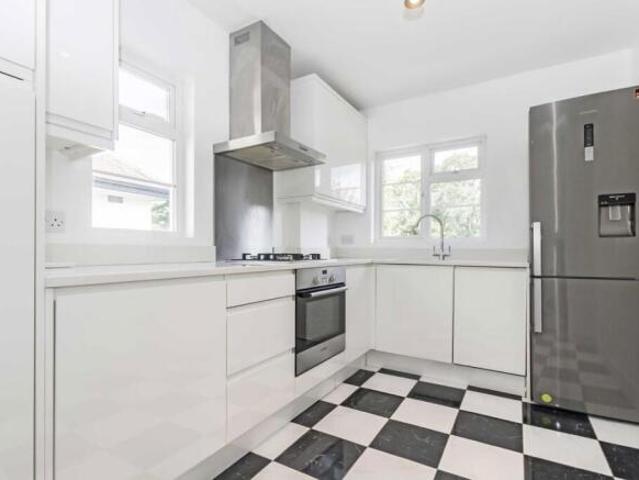 2 bedroom flat for rent in Hampton Road, Twickenham, TW2