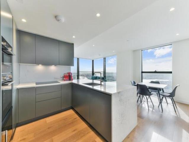 2 bedroom flat for rent in Hampton Tower, South Quay, 75 Marsh Wall, Canary Wharf, London, E14