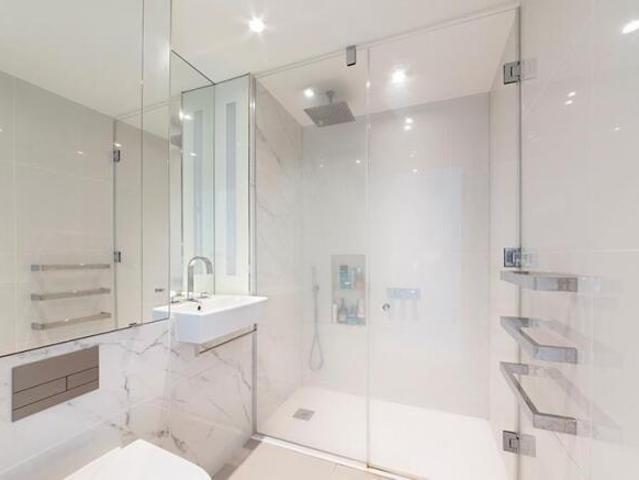 2 bedroom flat for rent in Hampton Tower, South Quay Plaza, London, E14