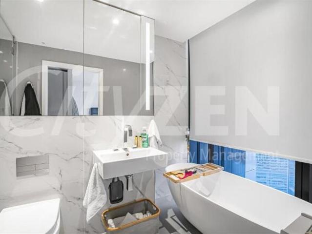 2 bedroom flat for rent in Hampton Tower, 75 Marsh Wall, London, E14