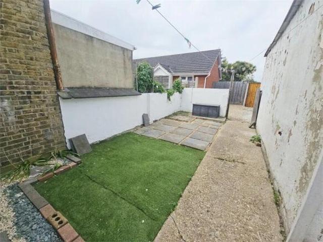 2 bedroom flat for rent in Hamstel Road, Southend on sea, SS2