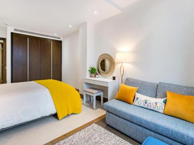 2 bedroom flat for rent in Hanway Street, London, W1T