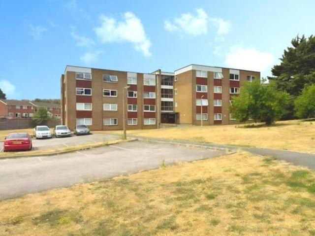 2 bedroom flat for rent in Handcross Road, Wigmore, Luton, LU2