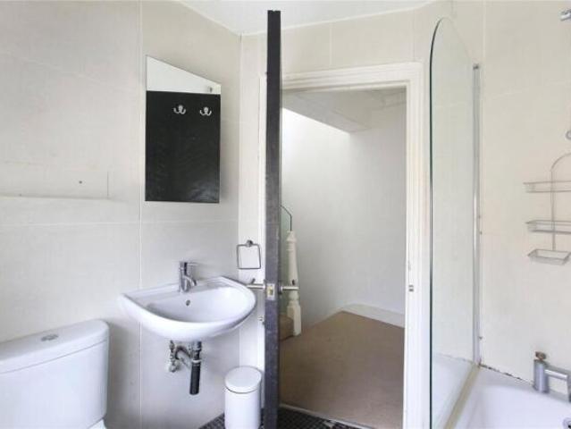 2 bedroom flat for rent in Handforth Road, Oval, SW9