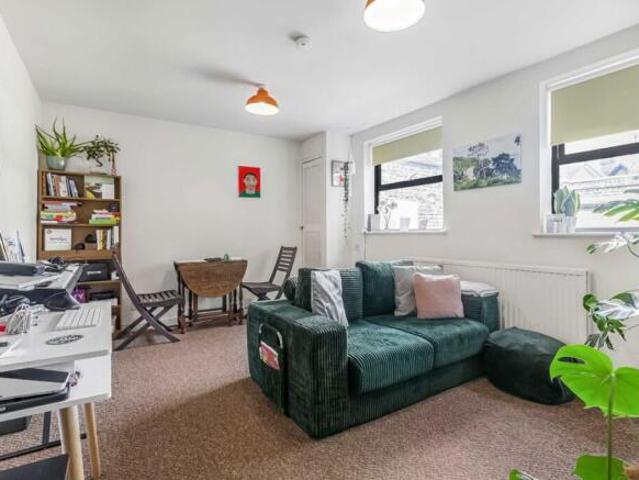 2 bedroom flat for rent in Hanley Road, LONDON, N4