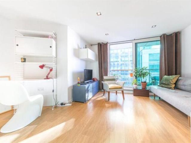 2 bedroom flat for rent in Hanover House, Vauxhall, London, SW8