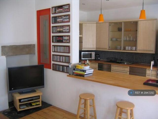 2 bedroom flat for rent in Hanover Square, Leeds, LS3