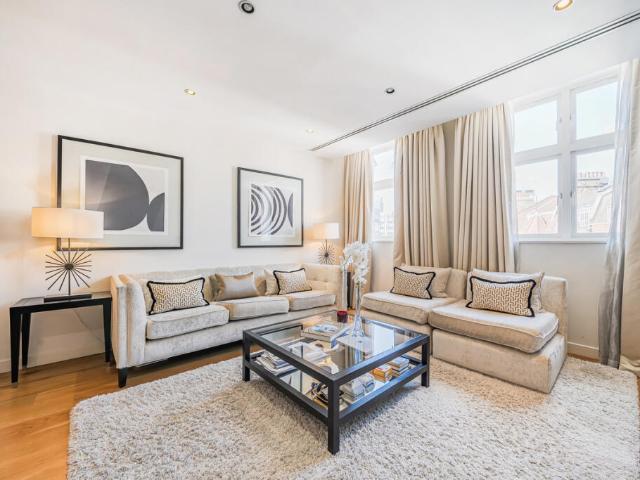 2 bedroom flat for rent in Hans Cresent, London, SW1X