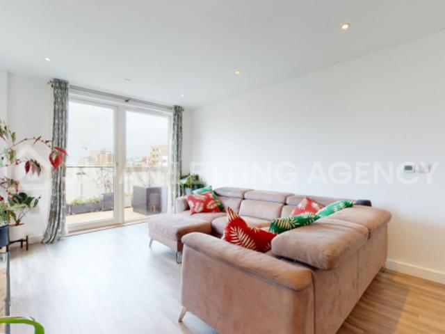 2 bedroom flat for rent in Habington House, Avenue Road Acton, W3