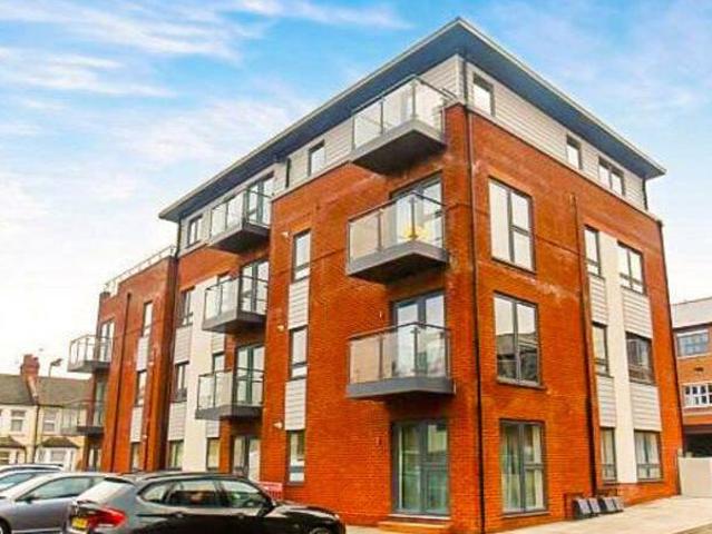 2 bedroom flat for rent in Hagden Lane Watford Watford WD18