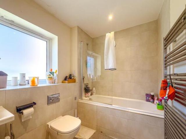 2 bedroom flat for rent in Hagden Lane, Watford, WD18