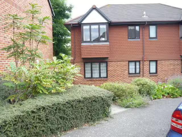2 bedroom flat for rent in Haig Gardens, Gravesend, DA12