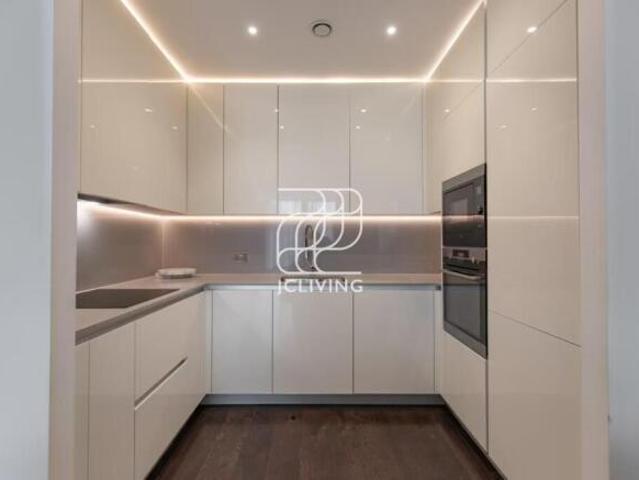 2 bedroom flat for rent in Haines House, London, SW11