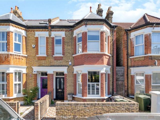 2 bedroom flat for rent in Hainthorpe Rd, West Norwood, London, SE27