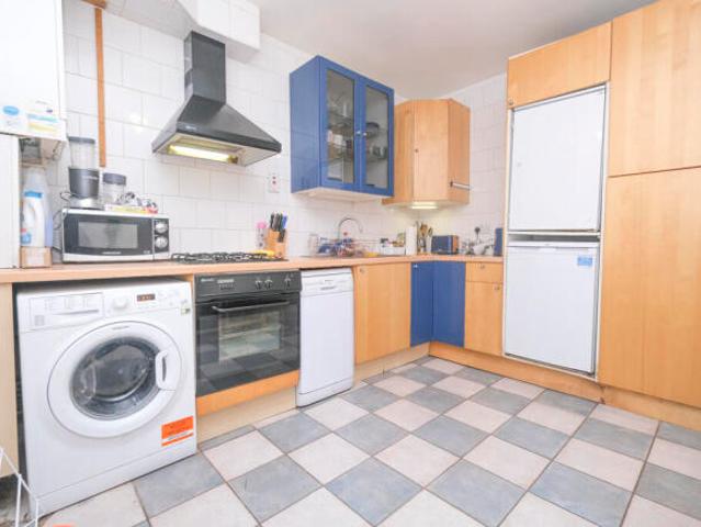 2 bedroom flat for rent in Halton Road, London, N1