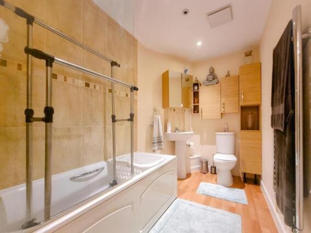 2 bedroom flat for rent in Hales Court, Ley Farm Close, Nth Wat, Watford, WD25