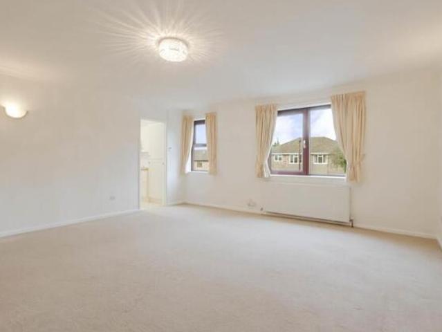 2 bedroom flat for rent in Hales Road GL52 6TA, GL52