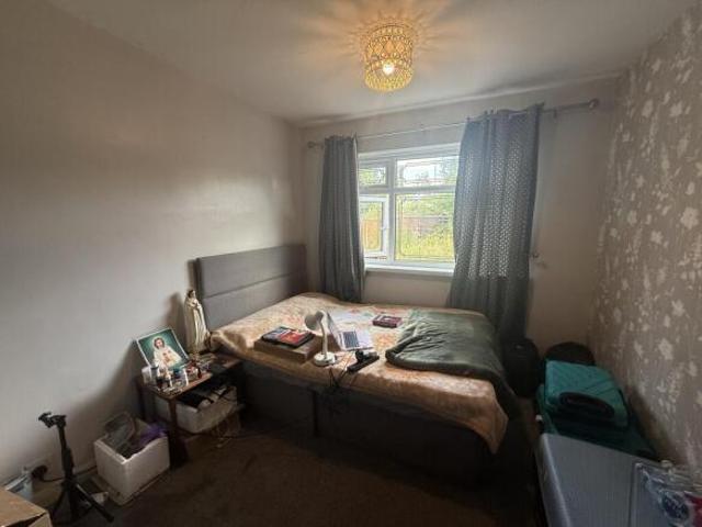 2 bedroom flat for rent in Hall Green Street, WV14