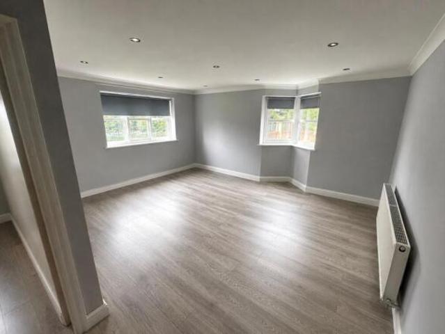 2 bedroom flat for rent in Hall Lane, Manchester, M23