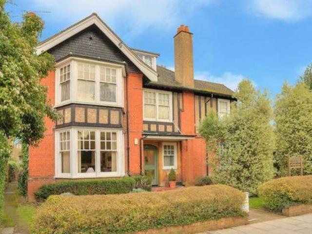 2 bedroom flat for rent in Hall Place Gardens St Albans Herts AL1