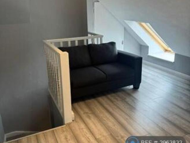 2 bedroom flat for rent in Hallswelle Road, London, NW11