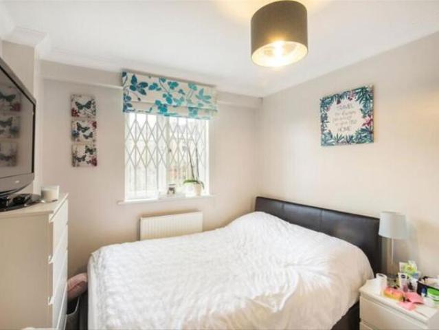 2 bedroom flat for rent in Hartfield Road, Wimbledon, SW19