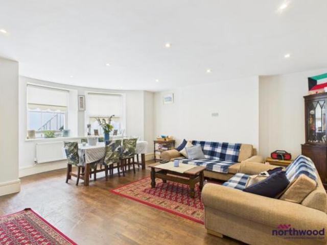 2 bedroom flat for rent in Hartington Place, Eastbourne, BN21