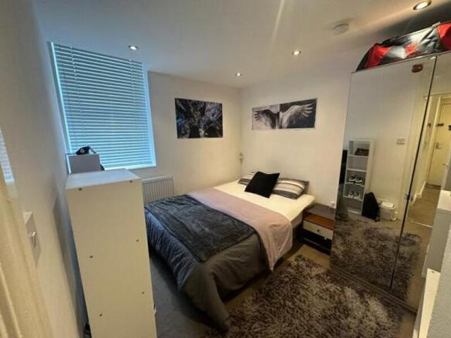 2 bedroom flat for rent in Hartley Avenue, Woodhouse, Leeds, LS6