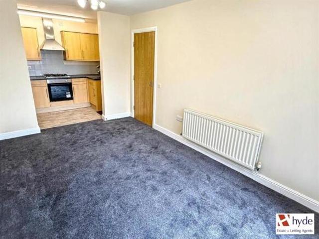 2 bedroom flat for rent in Hartshill House, St. Andrews Square, Stoke On Trent. ST4 7GD, ST4