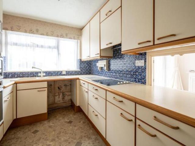 2 bedroom flat for rent in Harvey Road, Guildford, GU1