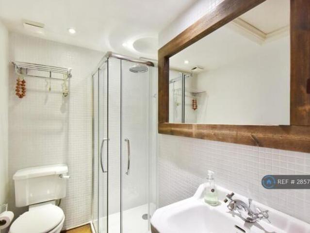 2 bedroom flat for rent in Harwood Road, London, SW6