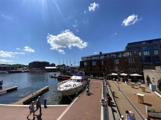 2 bedroom flat for rent in Harbourside, The Crescent, BS1 5JR, BS1