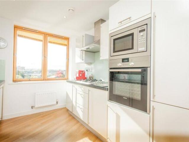 2 bedroom flat for rent in Harbourside, The Crescent, BS1 5JR, BS1