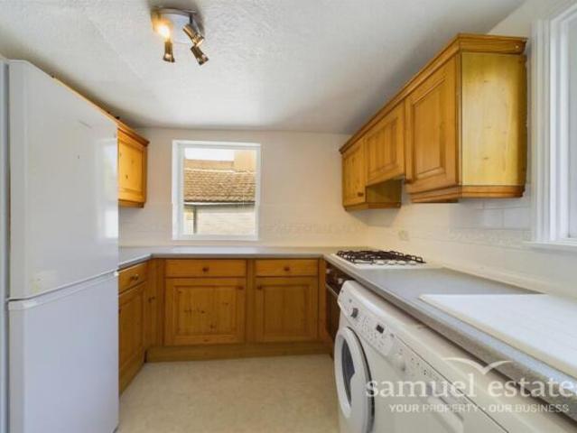 2 bedroom flat for rent in Harbut Road, Battersea, SW11