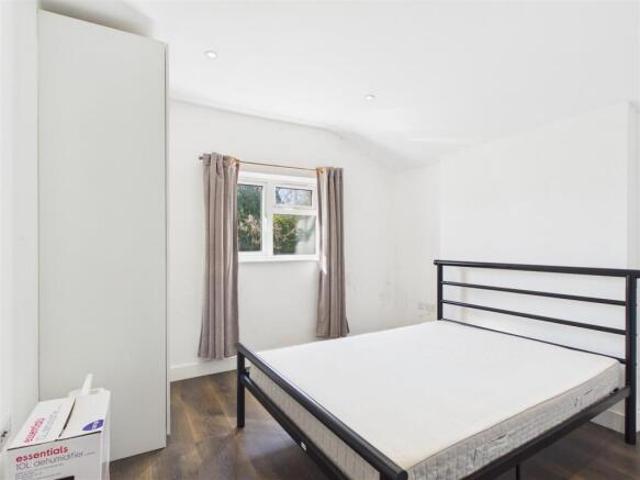 2 bedroom flat for rent in Harley Road, London, NW10