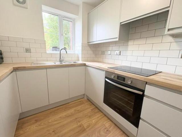 2 bedroom flat for rent in Harlinger Street, Woolwich, SE18