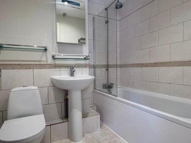 2 bedroom flat for rent in Harlow Moor Drive, Harrogate, North Yorkshire, HG2