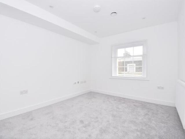 2 bedroom flat for rent in Harmer Street Gravesend DA12