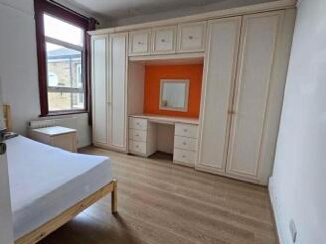 2 bedroom flat for rent in Harold Road, Leytonstone, E11