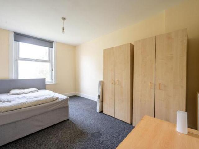 2 bedroom flat for rent in Harold Road, Plaistow, E13