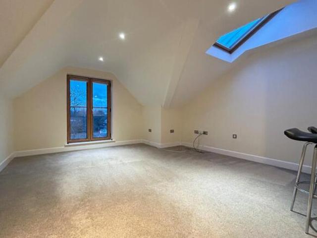 2 bedroom flat for rent in Harrogate Road, Moortown, Leeds, LS17