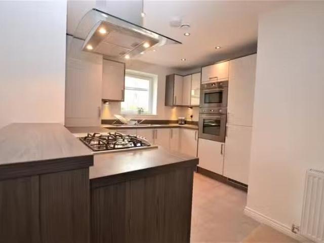 2 bedroom flat for rent in Hatters Lane, Canonmills, Edinburgh.