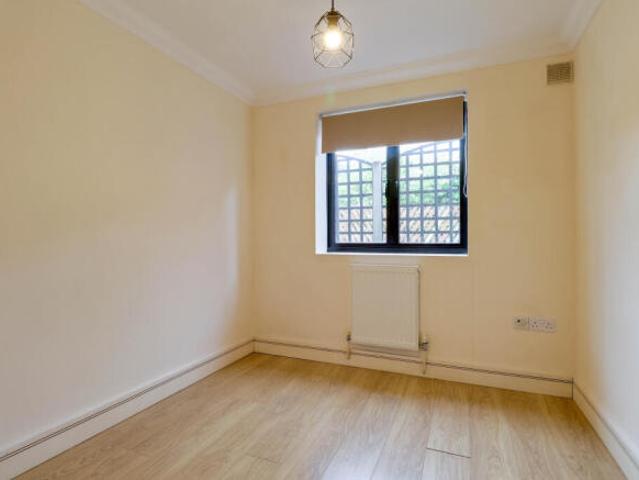 2 bedroom flat for rent in Hatfield Road, St. Albans, Hertfordshire, AL1