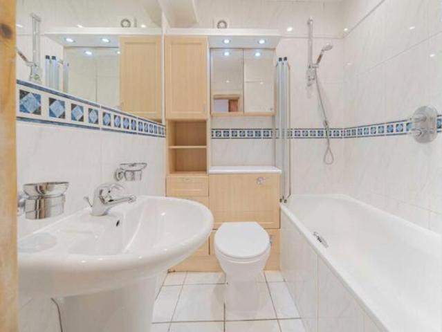 2 bedroom flat for rent in Hatherley Grove, Notting Hill, W2