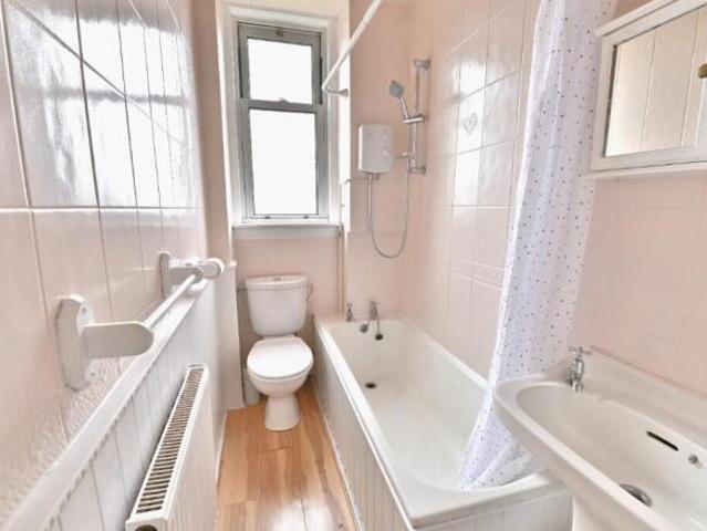 2 bedroom flat for rent in Hawthornvale, Trinity, Edinburgh, EH6
