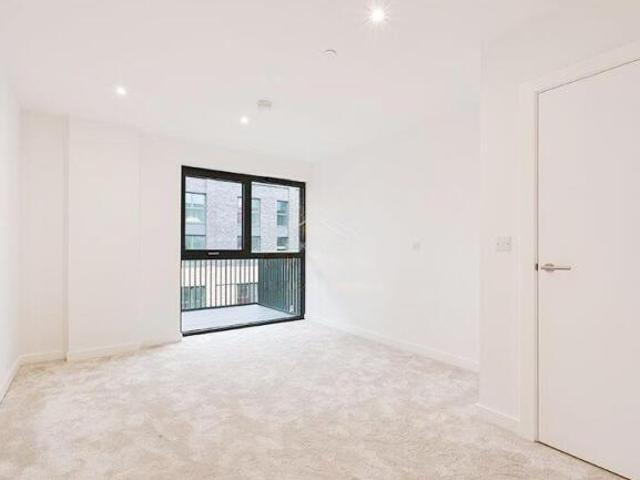 2 bedroom flat for rent in Hawker House, Anax Street, Hackney, London, N4