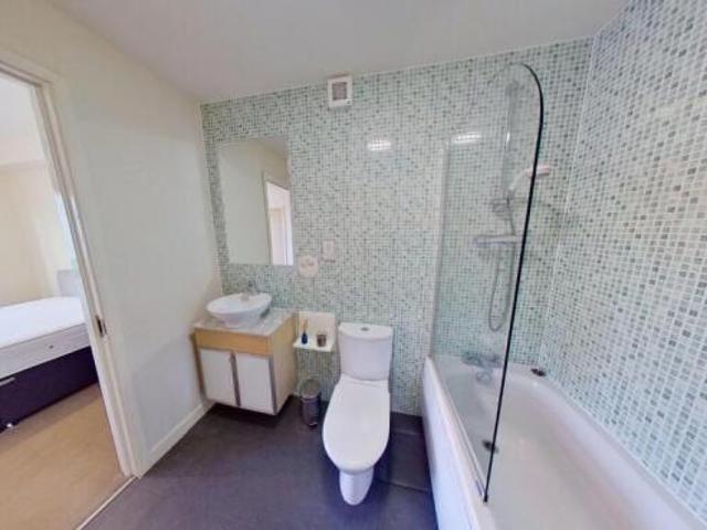 2 bedroom flat for rent in Hawkhill Close, Edinburgh, EH7