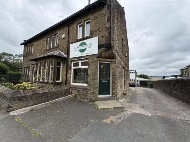 2 bedroom flat for rent in Haworth Road, Cross Roads, Keighley.